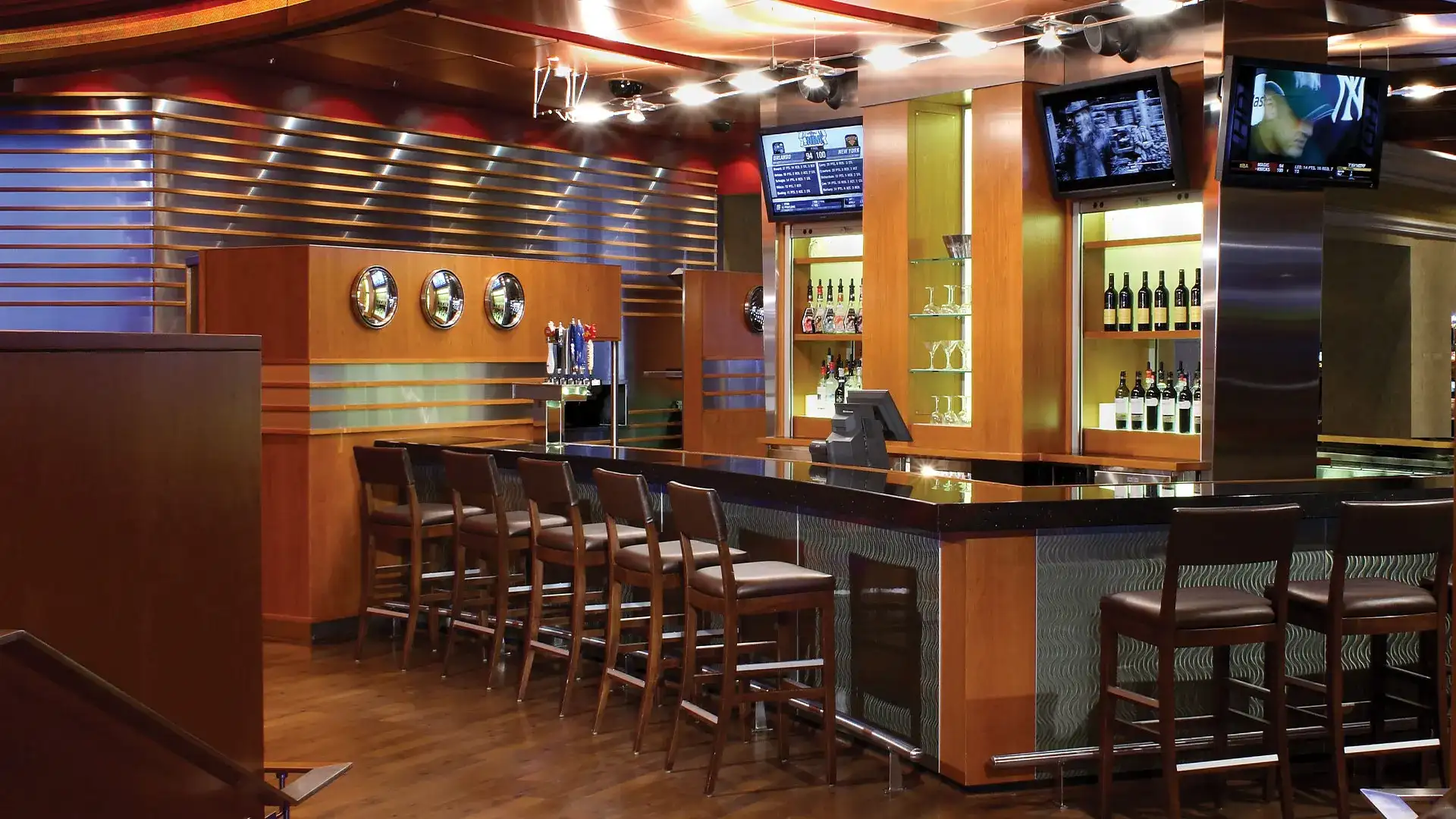 Legends Sports Bar in Caesars Windsor - Big Screens and Bold Flavors