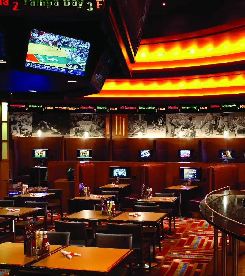 Legends Sports Bar in Caesars Windsor - Big Screens and Bold Flavors