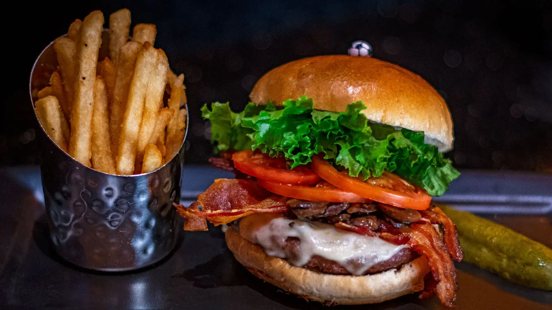 Legends Sports Bar in Caesars Windsor - Big Screens and Bold Flavors